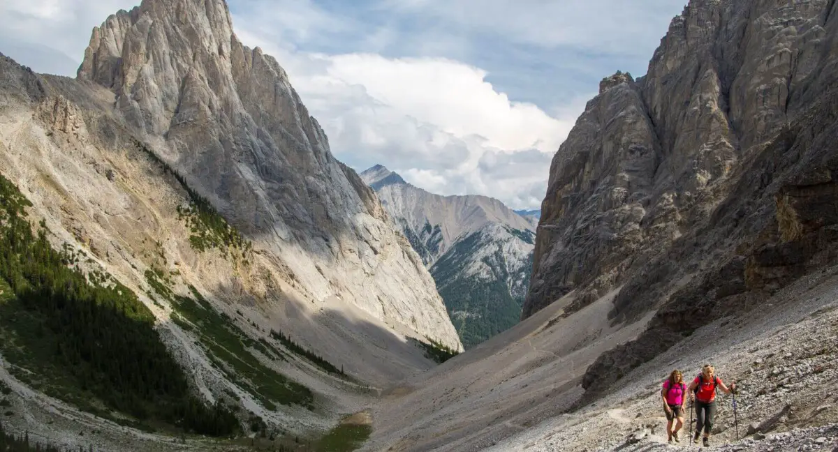 【Banff 班夫國家公園】10大超人氣登山步道攻略！絕美山景讓人驚呼連連！ — Let‘s travel!